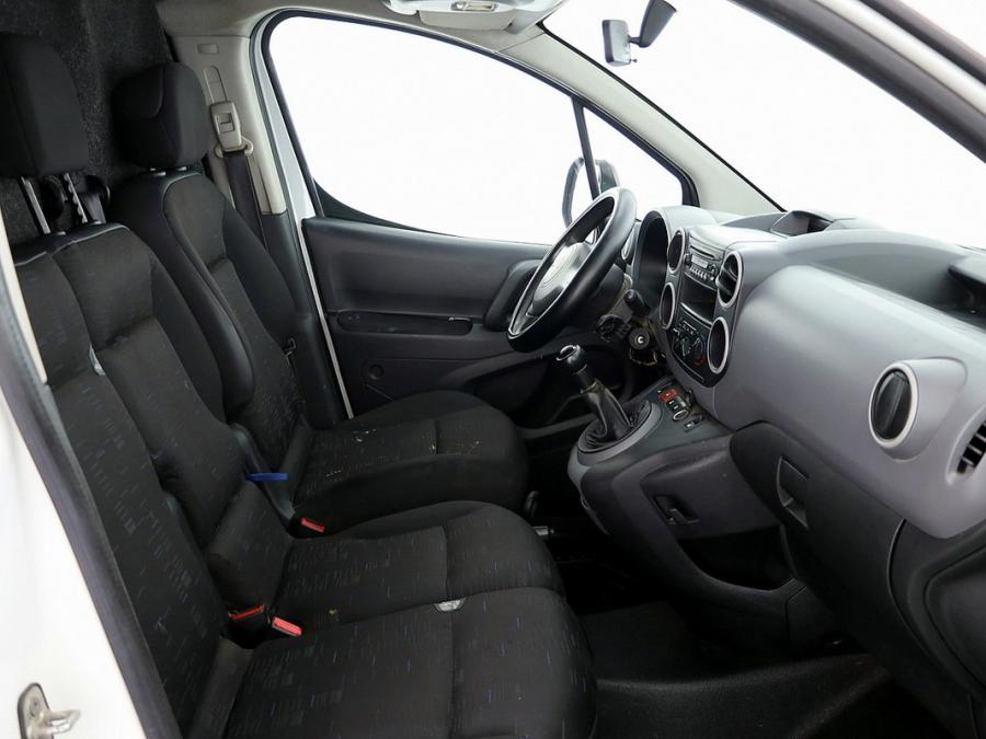 White Citroen Berlingo 2009 in Tallinn, with an engine capacity of 1.60 L and mileage of 248 thousand km for 2199 €, photo 15 on AUTOMOTO.COM.LV