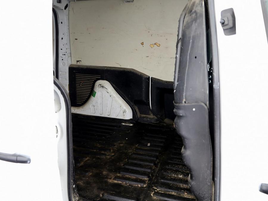 White Citroen Berlingo 2009 in Tallinn, with an engine capacity of 1.60 L and mileage of 248 thousand km for 2199 €, photo 16 on AUTOMOTO.COM.LV