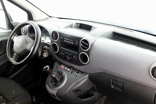 Balts Citroen Berlingo 2009 Tallina, ar dzinēja tilpumu 1.60 L un nobraukumu 248 tūkst. km par 2199 €, foto 6 vietnē AUTOMOTO.COM.LV
