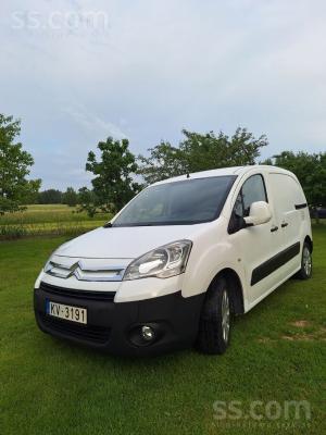 White Citroen Berlingo 2010 in Cesis, with an engine capacity of 1.60 L and mileage of 348 thousand km for 2700 €, photo 1 on AUTOMOTO.COM.LV