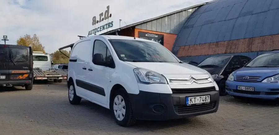 Balts Citroen Berlingo 2011 Valmiera, ar dzinēja tilpumu 1.60 L un nobraukumu 337 tūkst. km par 2950 €, foto 1 vietnē AUTOMOTO.COM.LV