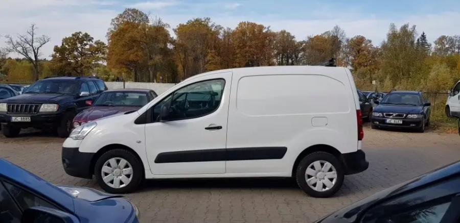 Balts Citroen Berlingo 2011 Valmiera, ar dzinēja tilpumu 1.60 L un nobraukumu 337 tūkst. km par 2950 €, foto 7 vietnē AUTOMOTO.COM.LV