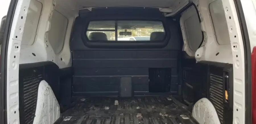 Balts Citroen Berlingo 2011 Valmiera, ar dzinēja tilpumu 1.60 L un nobraukumu 337 tūkst. km par 2950 €, foto 9 vietnē AUTOMOTO.COM.LV