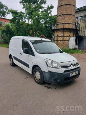 Balts Citroen Berlingo 2012 Rīga, ar dzinēja tilpumu 1.60 L un nobraukumu 216 tūkst. km par 750 €, foto 3 vietnē AUTOMOTO.COM.LV