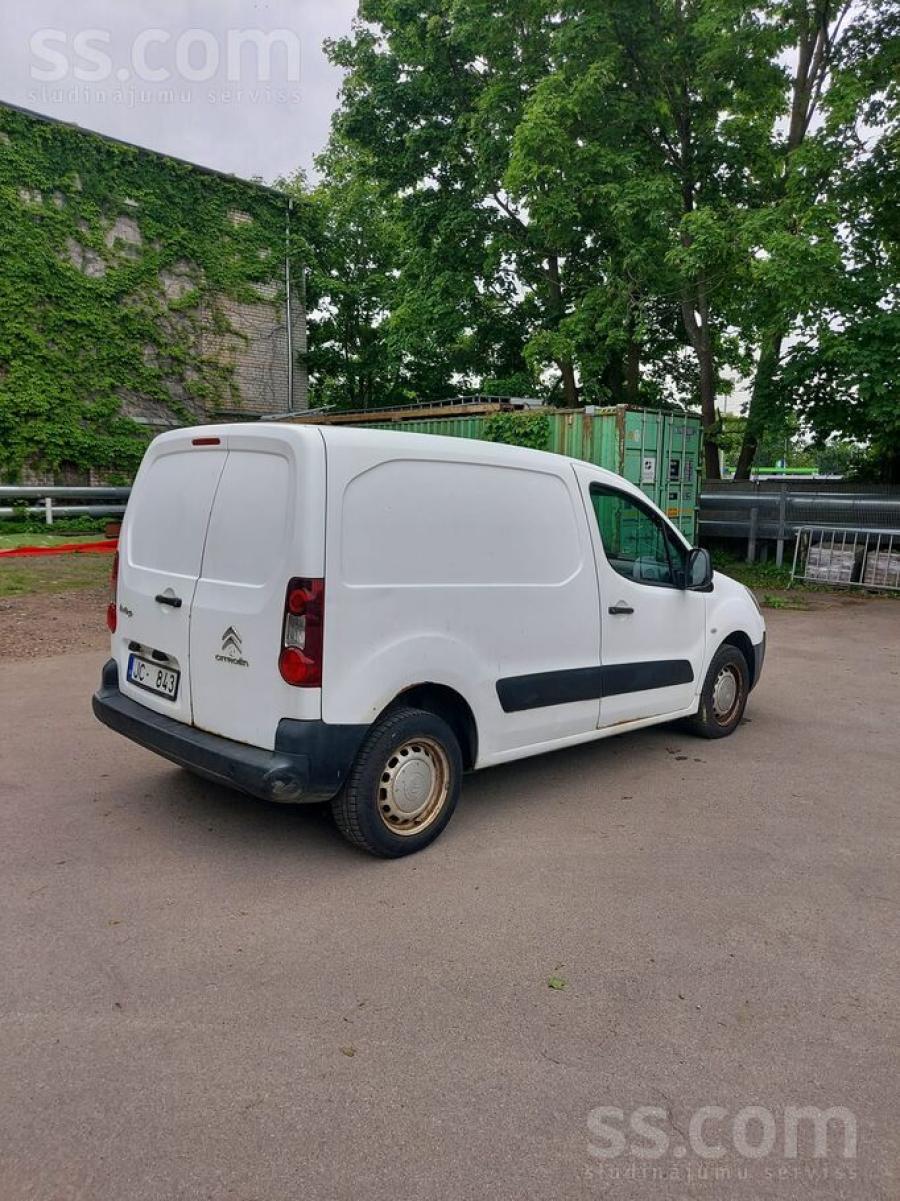 Balts Citroen Berlingo 2012 Rīga, ar dzinēja tilpumu 1.60 L un nobraukumu 216 tūkst. km par 750 €, foto 4 vietnē AUTOMOTO.COM.LV