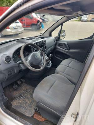 Balts Citroen Berlingo 2012 Rīga, ar dzinēja tilpumu 1.60 L un nobraukumu 216 tūkst. km par 750 €, foto 7 vietnē AUTOMOTO.COM.LV