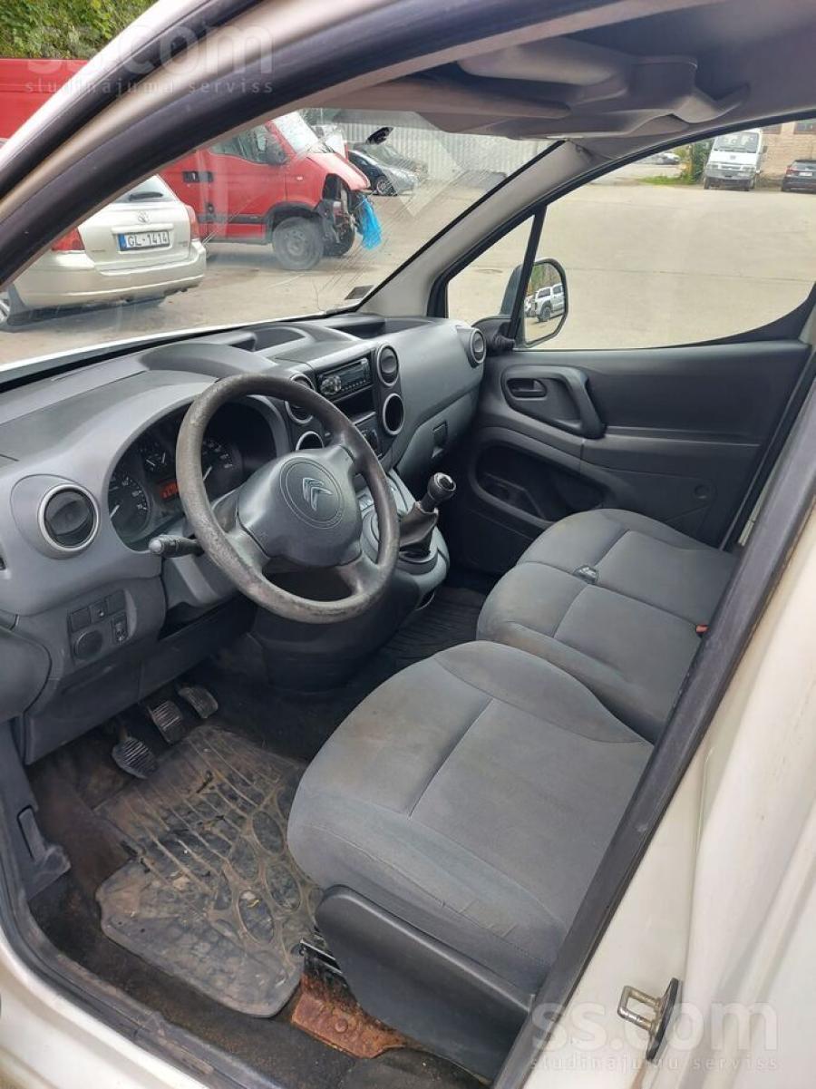 Balts Citroen Berlingo 2012 Rīga, ar dzinēja tilpumu 1.60 L un nobraukumu 216 tūkst. km par 750 €, foto 7 vietnē AUTOMOTO.COM.LV