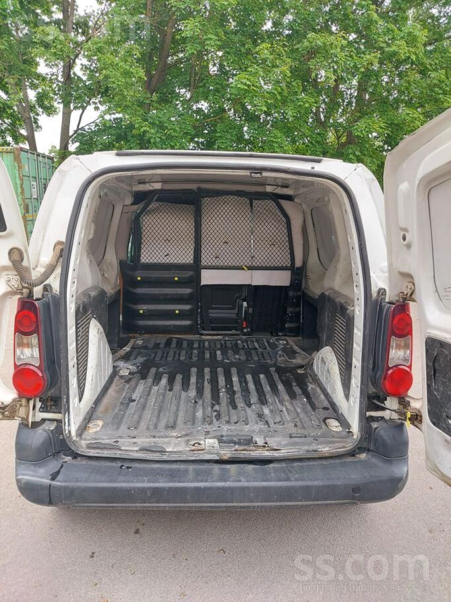 Balts Citroen Berlingo 2012 Rīga, ar dzinēja tilpumu 1.60 L un nobraukumu 216 tūkst. km par 750 €, foto 8 vietnē AUTOMOTO.COM.LV