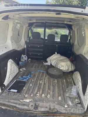 Balts Citroen Berlingo 2012 Rīga, ar dzinēja tilpumu 1.60 L un nobraukumu 385 tūkst. km par 1100 €, foto 3 vietnē AUTOMOTO.COM.LV