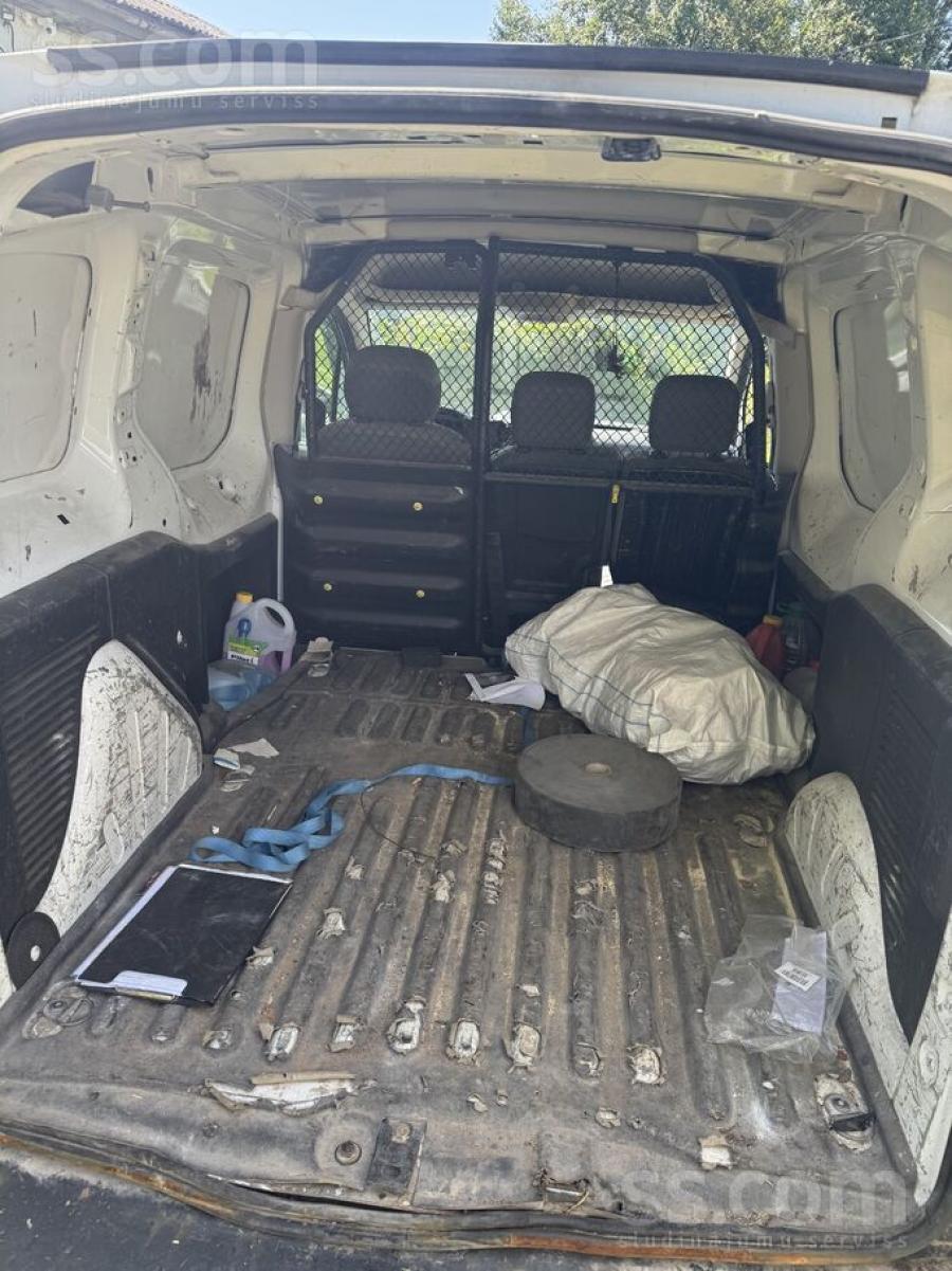Balts Citroen Berlingo 2012 Rīga, ar dzinēja tilpumu 1.60 L un nobraukumu 385 tūkst. km par 1100 €, foto 3 vietnē AUTOMOTO.COM.LV