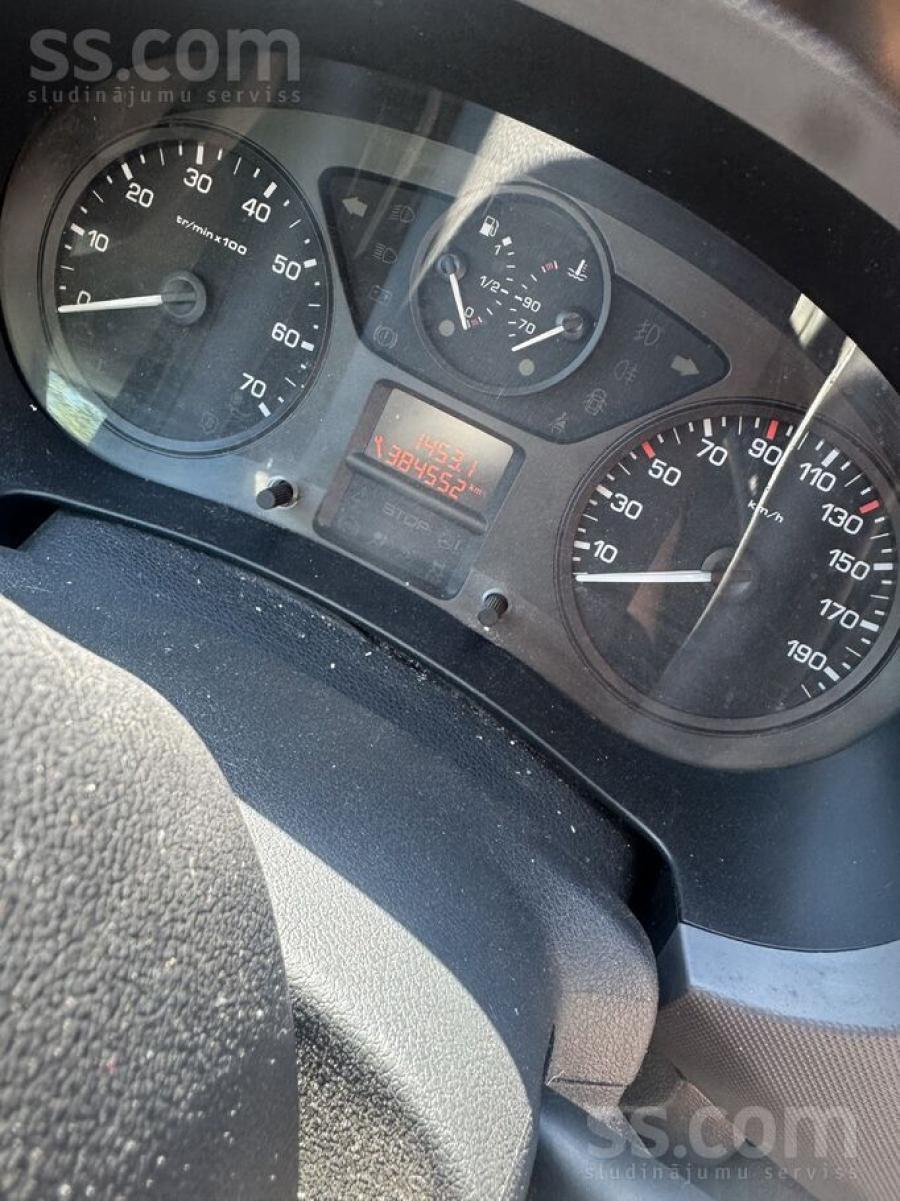 Balts Citroen Berlingo 2012 Rīga, ar dzinēja tilpumu 1.60 L un nobraukumu 385 tūkst. km par 1100 €, foto 6 vietnē AUTOMOTO.COM.LV
