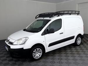 White Citroen Berlingo 2013 in Tallinn, with an engine capacity of 1.60 L and mileage of 219 thousand km for 2099 €, photo 3 on AUTOMOTO.COM.LV