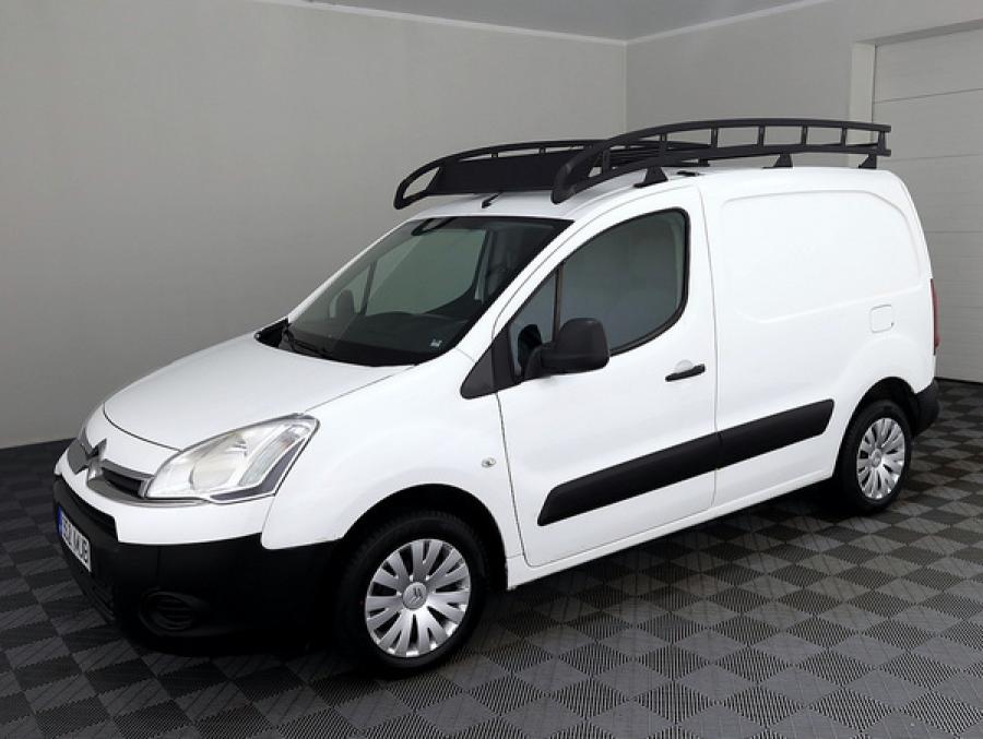 White Citroen Berlingo 2013 in Tallinn, with an engine capacity of 1.60 L and mileage of 219 thousand km for 2099 €, photo 3 on AUTOMOTO.COM.LV