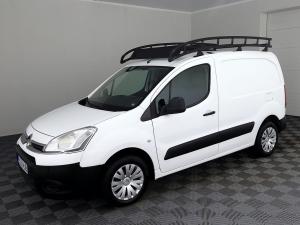 White Citroen Berlingo 2013 in Tallinn, with an engine capacity of 1.60 L and mileage of 219 thousand km for 2099 €, photo 10 on AUTOMOTO.COM.LV