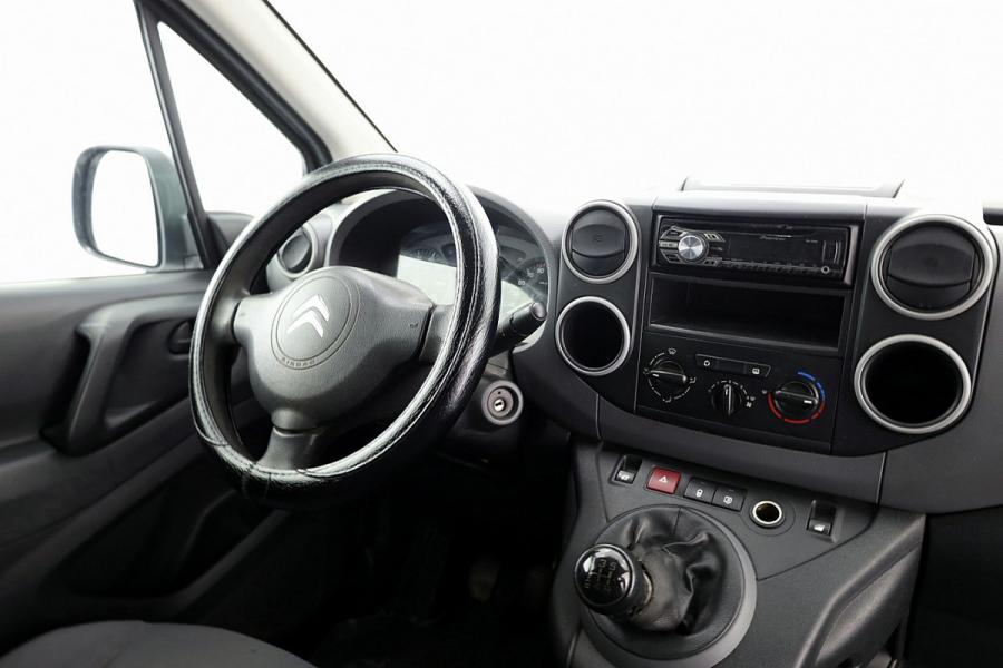 White Citroen Berlingo 2013 in Tallinn, with an engine capacity of 1.60 L and mileage of 219 thousand km for 2099 €, photo 13 on AUTOMOTO.COM.LV