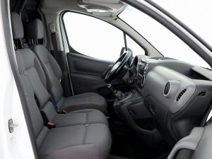White Citroen Berlingo 2013 in Tallinn, with an engine capacity of 1.60 L and mileage of 219 thousand km for 2099 €, photo 14 on AUTOMOTO.COM.LV