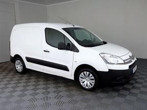 Balts Citroen Berlingo 2013 Tallina, ar dzinēja tilpumu 1.60 L un nobraukumu 189 tūkst. km par 2299 €, foto  vietnē AUTOMOTO.COM.LV