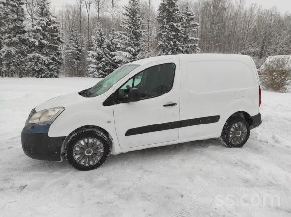 Balts Citroen Berlingo 2016 Rīga, ar dzinēja tilpumu 1.60 L un nobraukumu 368 tūkst. km par 3300 €, foto 1 vietnē AUTOMOTO.COM.LV
