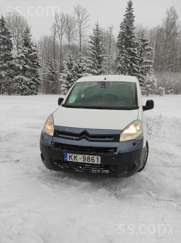 Balts Citroen Berlingo 2016 Rīga, ar dzinēja tilpumu 1.60 L un nobraukumu 368 tūkst. km par 3300 €, foto 2 vietnē AUTOMOTO.COM.LV