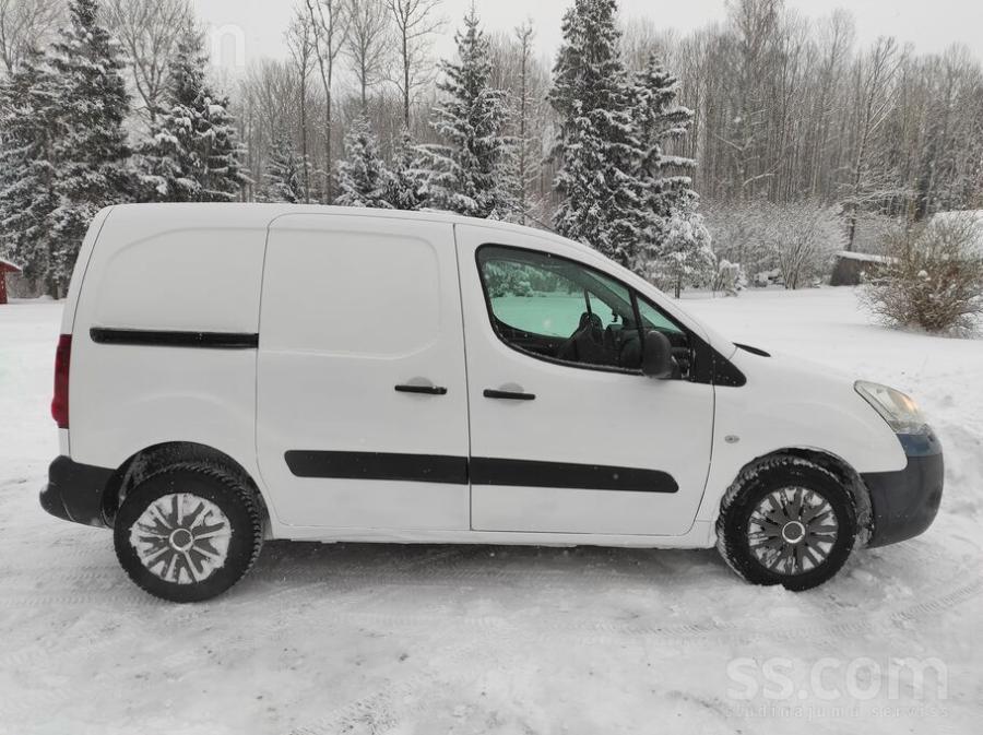 White Citroen Berlingo 2016 in Riga, with an engine capacity of 1.60 L and mileage of 368 thousand km for 3300 €, photo 3 on AUTOMOTO.COM.LV