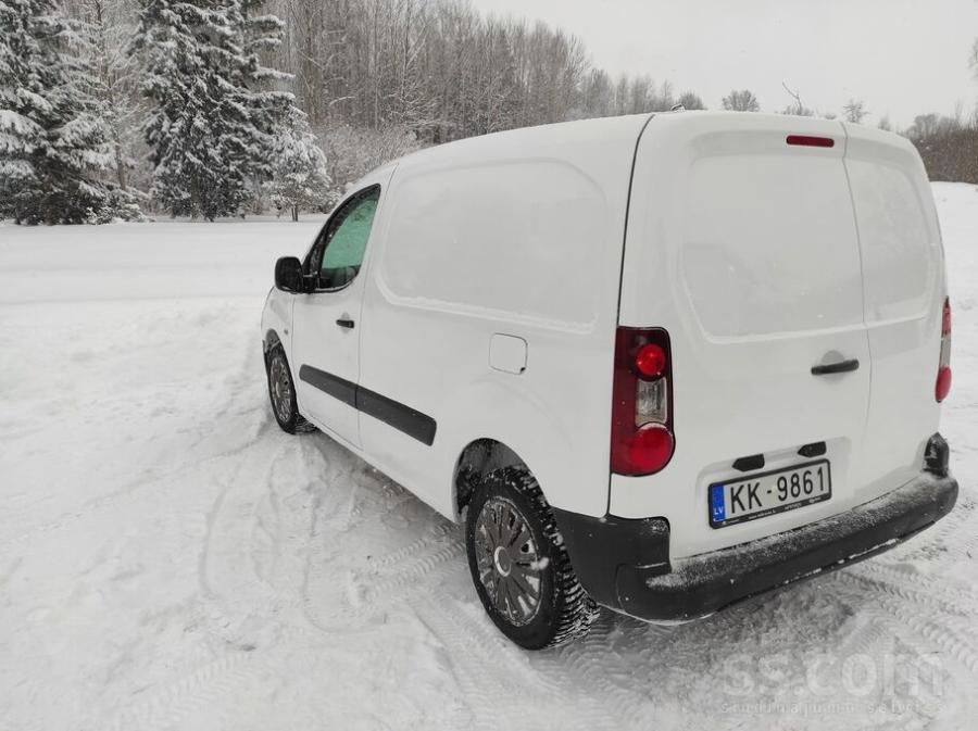 White Citroen Berlingo 2016 in Riga, with an engine capacity of 1.60 L and mileage of 368 thousand km for 3300 €, photo 4 on AUTOMOTO.COM.LV