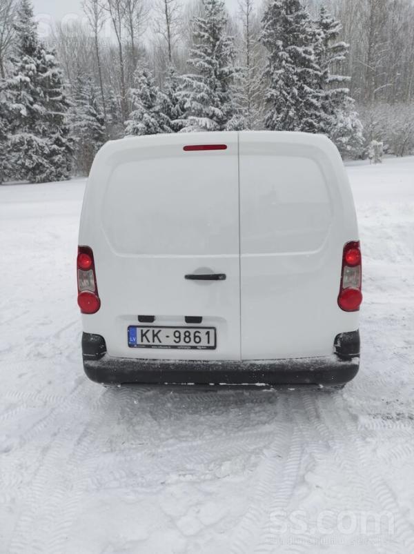 Balts Citroen Berlingo 2016 Rīga, ar dzinēja tilpumu 1.60 L un nobraukumu 368 tūkst. km par 3300 €, foto 5 vietnē AUTOMOTO.COM.LV