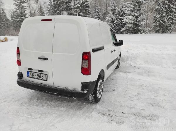 Balts Citroen Berlingo 2016 Rīga, ar dzinēja tilpumu 1.60 L un nobraukumu 368 tūkst. km par 3300 €, foto 6 vietnē AUTOMOTO.COM.LV