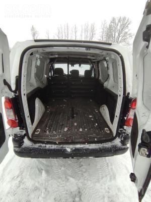 White Citroen Berlingo 2016 in Riga, with an engine capacity of 1.60 L and mileage of 368 thousand km for 3300 €, photo 7 on AUTOMOTO.COM.LV