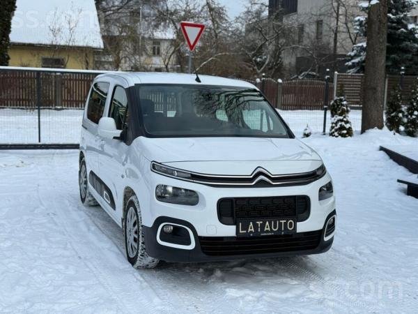 White Citroen Berlingo 2018 in Riga, with an engine capacity of 1.50 L and mileage of 159 thousand km for 8995 €, photo 1 on AUTOMOTO.COM.LV