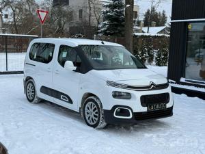 White Citroen Berlingo 2018 in Riga, with an engine capacity of 1.50 L and mileage of 159 thousand km for 8995 €, photo 2 on AUTOMOTO.COM.LV
