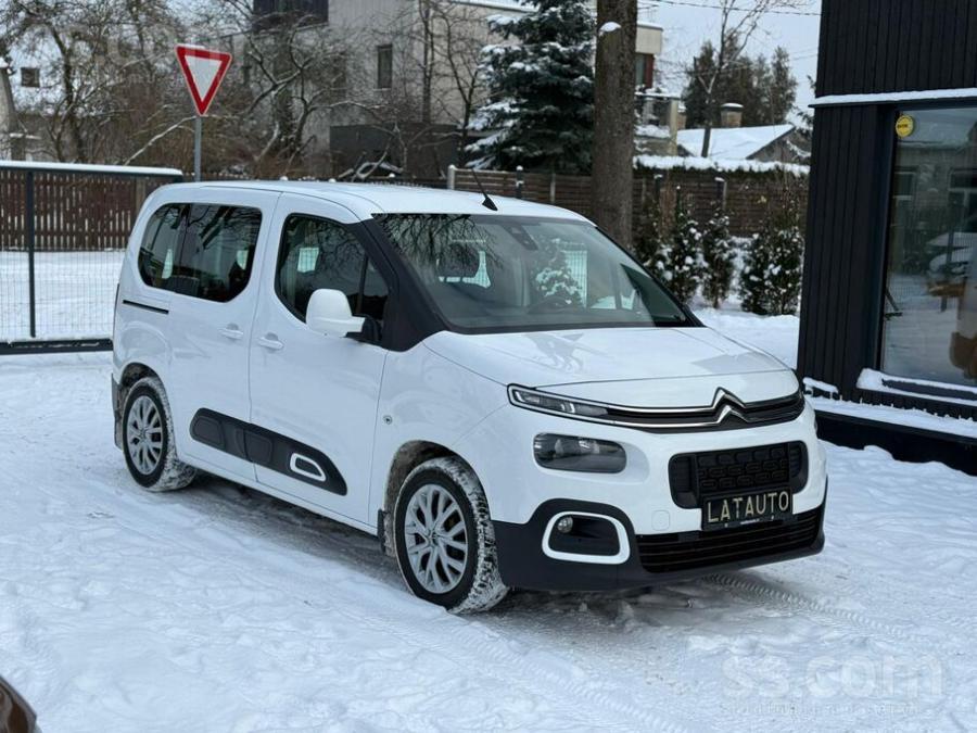 White Citroen Berlingo 2018 in Riga, with an engine capacity of 1.50 L and mileage of 159 thousand km for 8995 €, photo 2 on AUTOMOTO.COM.LV