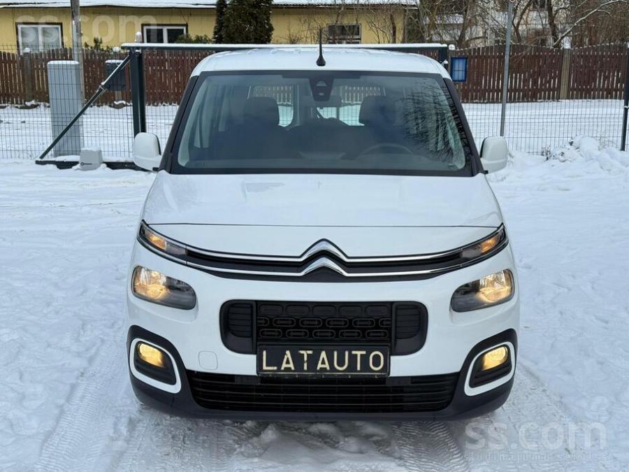 White Citroen Berlingo 2018 in Riga, with an engine capacity of 1.50 L and mileage of 159 thousand km for 8995 €, photo 4 on AUTOMOTO.COM.LV