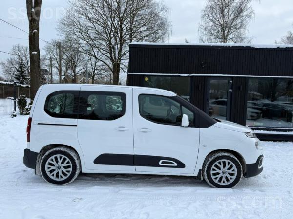 White Citroen Berlingo 2018 in Riga, with an engine capacity of 1.50 L and mileage of 159 thousand km for 8995 €, photo 5 on AUTOMOTO.COM.LV