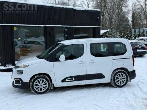White Citroen Berlingo 2018 in Riga, with an engine capacity of 1.50 L and mileage of 159 thousand km for 8995 €, photo 8 on AUTOMOTO.COM.LV