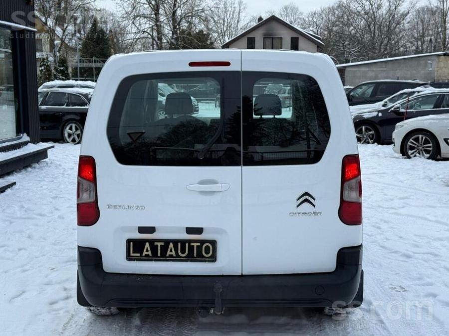 White Citroen Berlingo 2018 in Riga, with an engine capacity of 1.50 L and mileage of 159 thousand km for 8995 €, photo 10 on AUTOMOTO.COM.LV