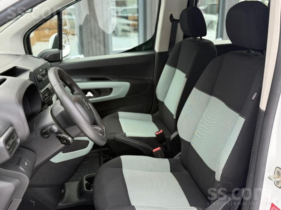 White Citroen Berlingo 2018 in Riga, with an engine capacity of 1.50 L and mileage of 159 thousand km for 8995 €, photo 16 on AUTOMOTO.COM.LV