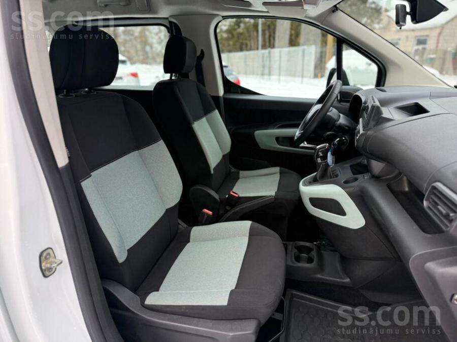 White Citroen Berlingo 2018 in Riga, with an engine capacity of 1.50 L and mileage of 159 thousand km for 8995 €, photo 18 on AUTOMOTO.COM.LV