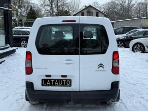 Balts Citroen Berlingo 2018 Rīga, ar dzinēja tilpumu 1.50 L un nobraukumu 159 tūkst. km par 8995 €, foto 10 vietnē AUTOMOTO.COM.LV