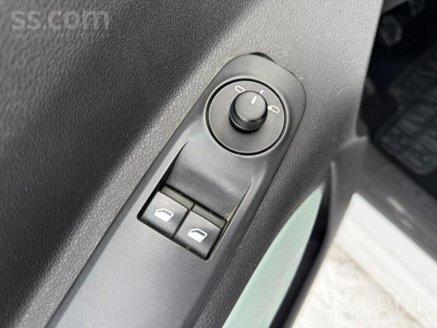 Balts Citroen Berlingo 2018 Rīga, ar dzinēja tilpumu 1.50 L un nobraukumu 159 tūkst. km par 8995 €, foto 24 vietnē AUTOMOTO.COM.LV