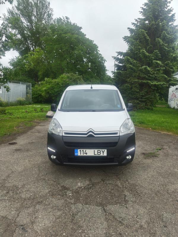 White Citroen Berlingo 2018 in Tallinn, with an engine capacity of 1.60 L and mileage of 262 thousand km for 4999 €, photo 2 on AUTOMOTO.COM.LV