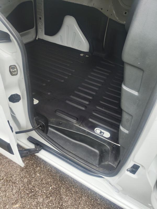 White Citroen Berlingo 2018 in Tallinn, with an engine capacity of 1.60 L and mileage of 262 thousand km for 4999 €, photo 7 on AUTOMOTO.COM.LV