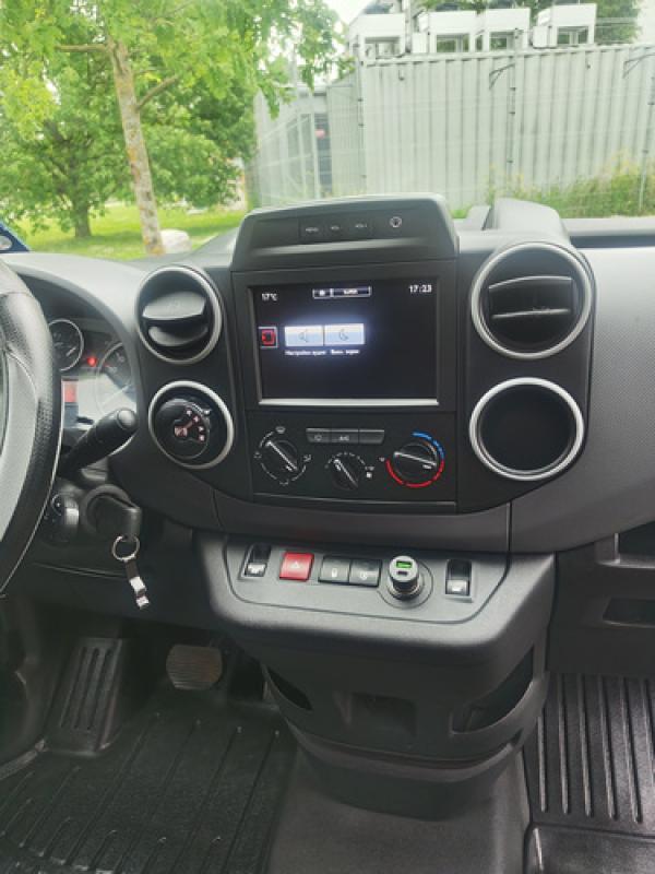 White Citroen Berlingo 2018 in Tallinn, with an engine capacity of 1.60 L and mileage of 262 thousand km for 4999 €, photo 10 on AUTOMOTO.COM.LV