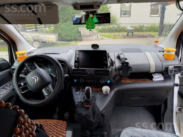 White Citroen Berlingo 2019 in Rezekne, with an engine capacity of 1.50 L and mileage of 120 thousand km for 9000 €, photo 5 on AUTOMOTO.COM.LV