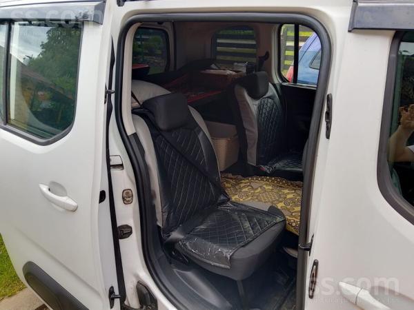 White Citroen Berlingo 2019 in Rezekne, with an engine capacity of 1.50 L and mileage of 120 thousand km for 9000 €, photo 8 on AUTOMOTO.COM.LV