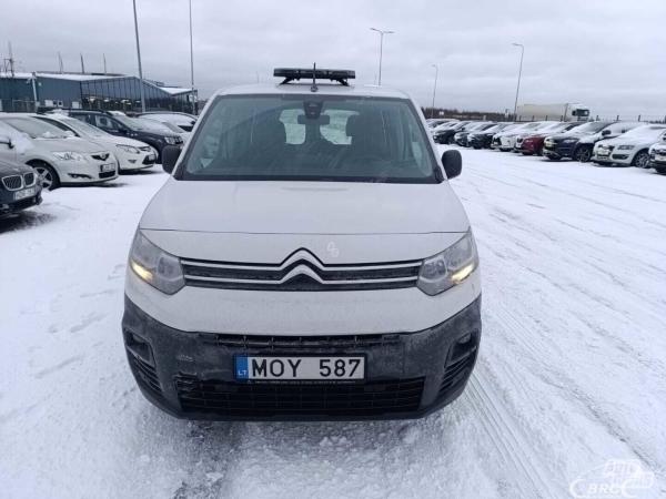 White Citroen Berlingo 2023 in Avizieniai, with an engine capacity of 1.50 L and mileage of 87 thousand km for 14520 €, photo 8 on AUTOMOTO.COM.LV