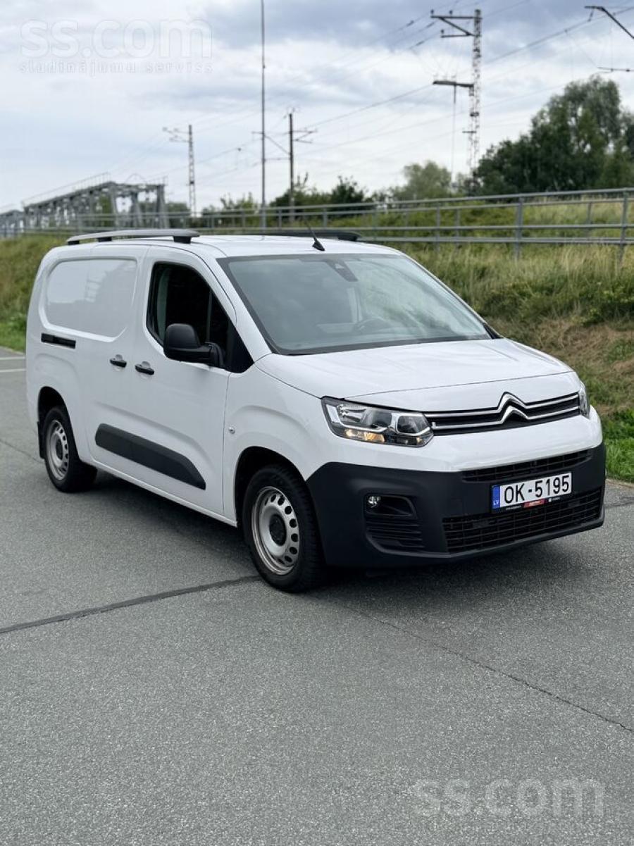 White Citroen Berlingo 2023 in Riga, with an engine capacity of 1.50 L and mileage of 41 thousand km for 14250 €, photo 4 on AUTOMOTO.COM.LV