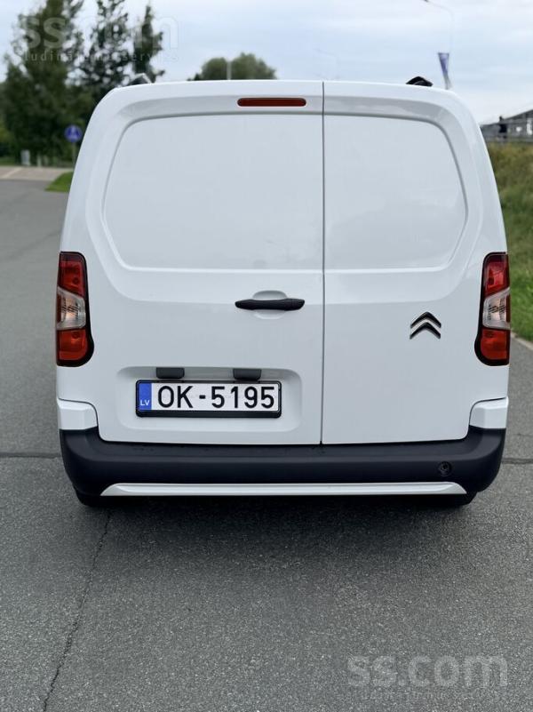 White Citroen Berlingo 2023 in Riga, with an engine capacity of 1.50 L and mileage of 41 thousand km for 14250 €, photo 6 on AUTOMOTO.COM.LV