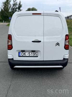 White Citroen Berlingo 2023 in Riga, with an engine capacity of 1.50 L and mileage of 41 thousand km for 14250 €, photo 7 on AUTOMOTO.COM.LV