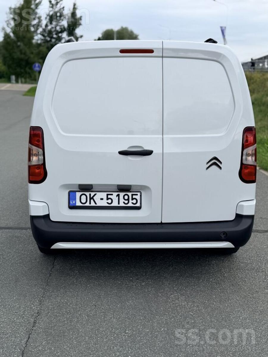White Citroen Berlingo 2023 in Riga, with an engine capacity of 1.50 L and mileage of 41 thousand km for 14250 €, photo 7 on AUTOMOTO.COM.LV