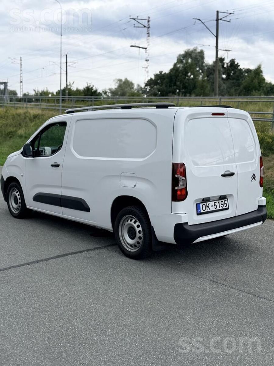 White Citroen Berlingo 2023 in Riga, with an engine capacity of 1.50 L and mileage of 41 thousand km for 14250 €, photo 8 on AUTOMOTO.COM.LV